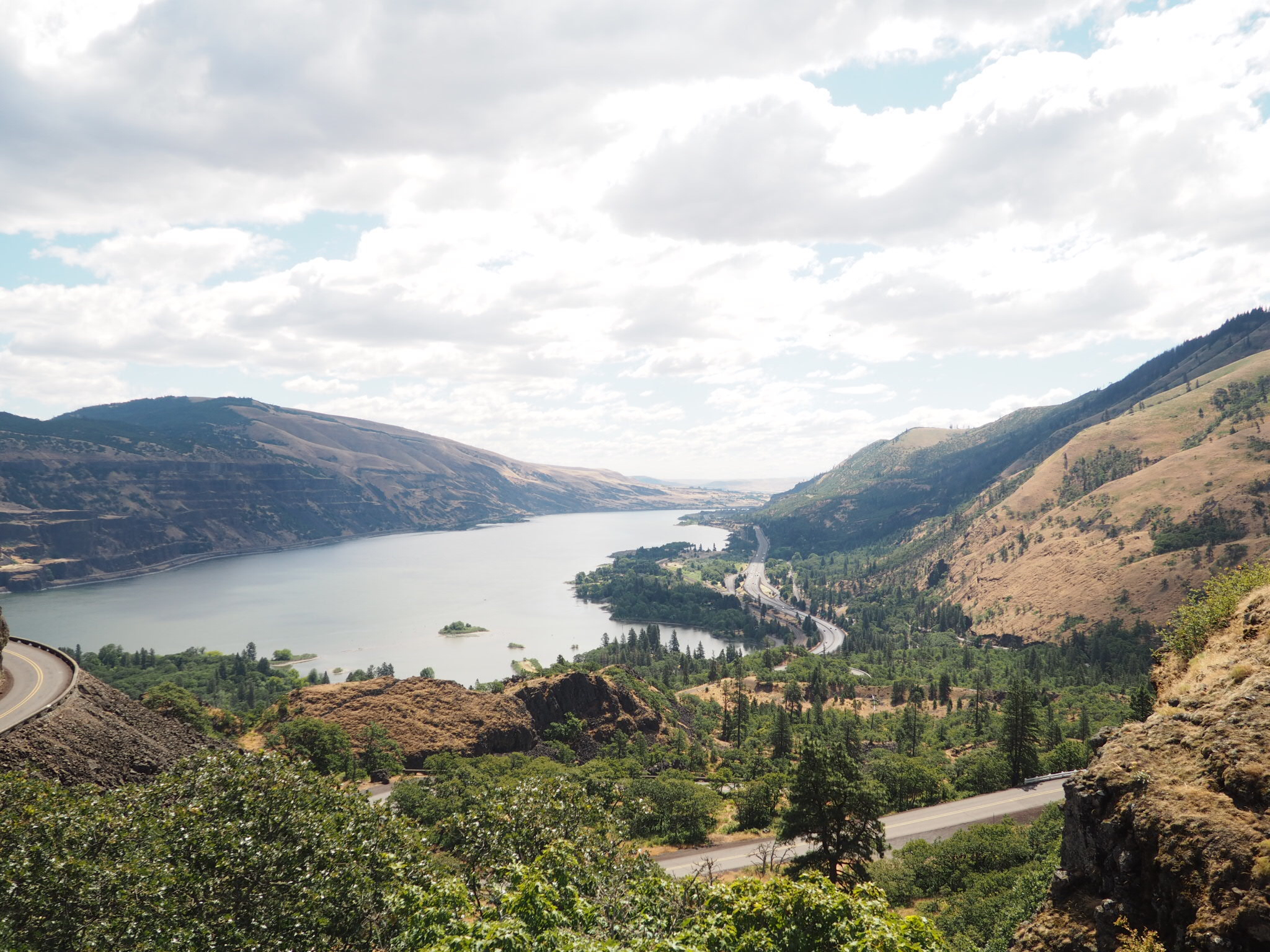Rowena Crest Viewpoint – THE COPELAND ADVENTURES