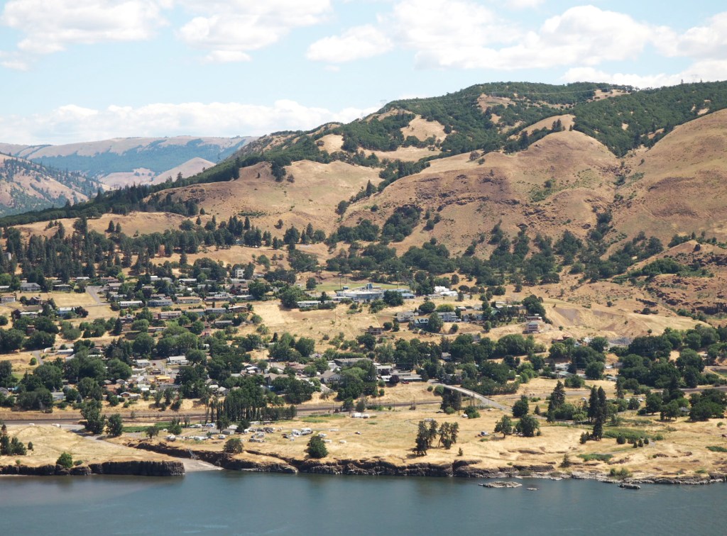Rowena Crest Viewpoint – THE COPELAND ADVENTURES